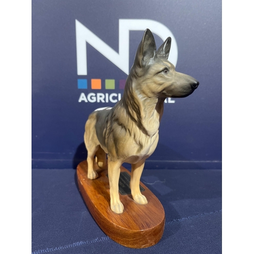 BESWICK GERMAN SHEPHERD DOG FIGURE