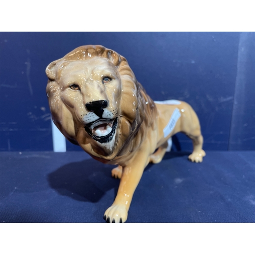 BESWICK LION FIGURE