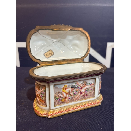 CAPODIMONTE TRINKET BOX