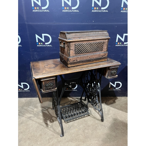 SINGER SEWING MACHINE