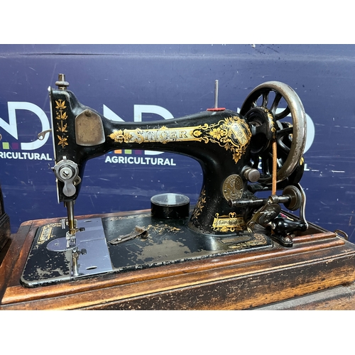 SINGER SEWING MACHINE