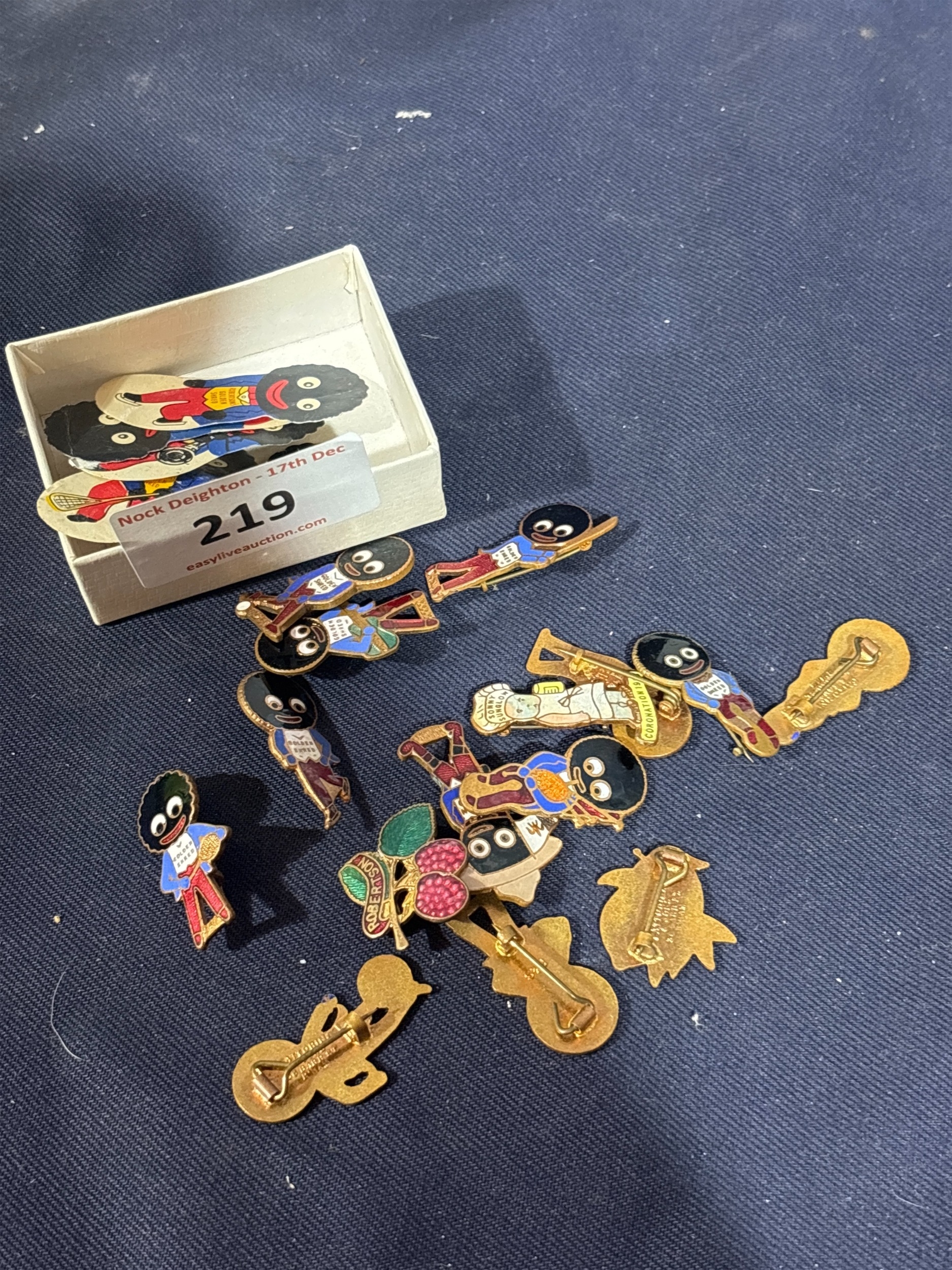 QTY OF ROBINSONS JAM ADVERTISEMENT BADGES ETC