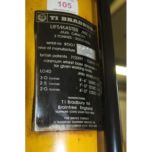 A TI BRADBURY LIFTMASTER MK2 FOUR POST LIFT WITH A THREE TONNE CAPACITY ...