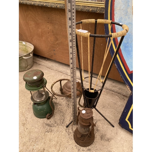 AN ASSORTMENT OF ITEMS TO INCLUDE A COPPER DOLLY POSSER, TWO PARAFIN ...