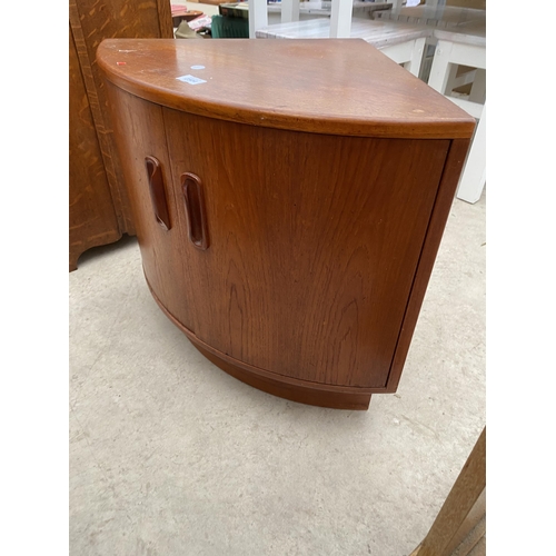 A RETRO TEAK G-PLAN CORNER UNIT