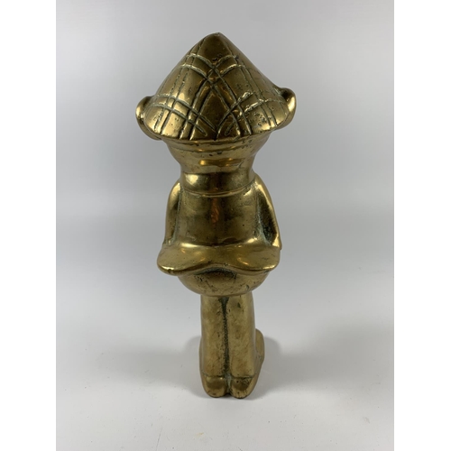 A VERY HEAVY BRASS FIGURE OF ANDY CAPP HEIGHT 23CM