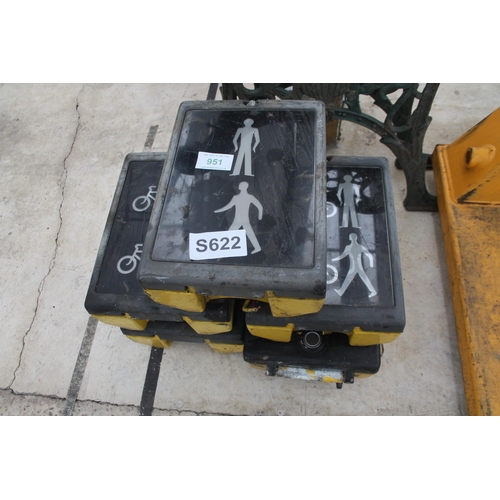 5 TRAFFIC BOXES NO VAT