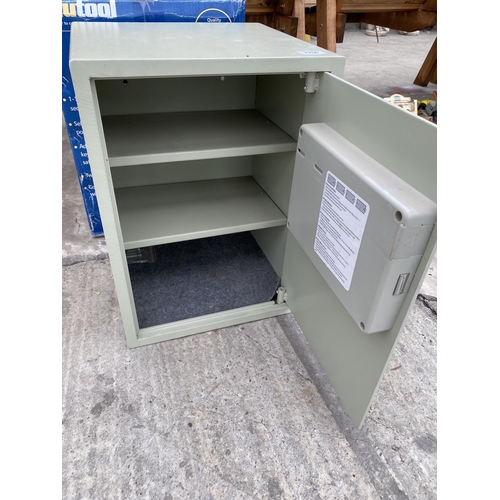 A NUTOOL SF20 ELECTRONIC DIGITAL SAFE WITH KEY