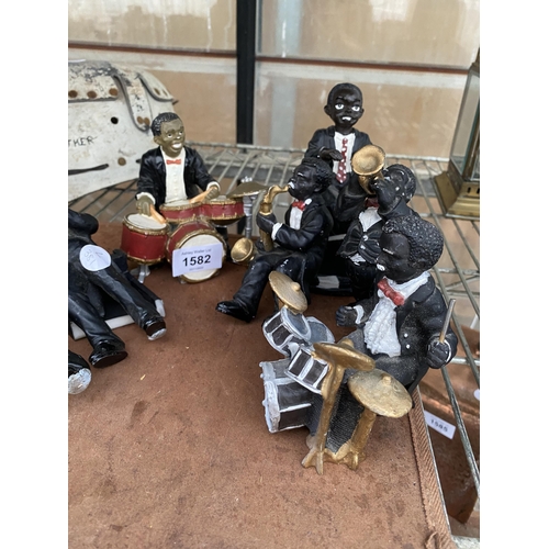 A SET OF SEVEN VINTAGE RESIN JAZZ BAND PLAYER FIGURES