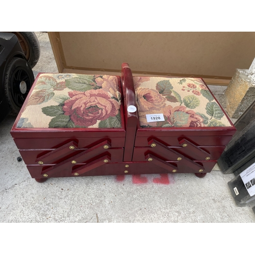 A RETRO WOODEN CONCERTINA SEWING BOX