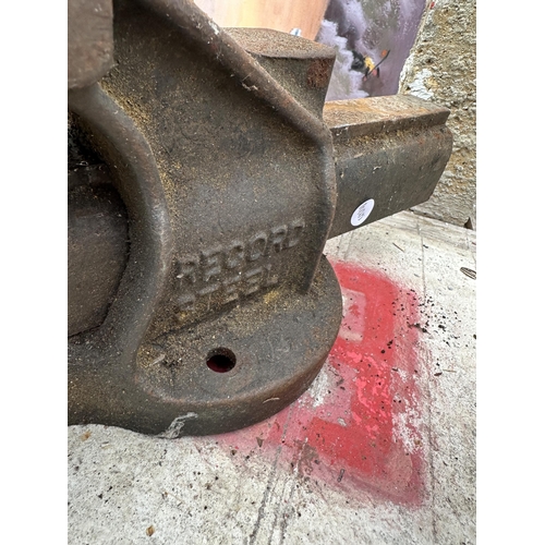 A VINTAGE RECORD NUMBER 34 BENCH VICE