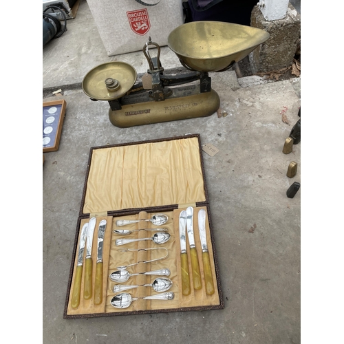 A PAIR OF VINTAGE AVERY BALANCE SCALES AND A CASED SET OF FLAT WARE