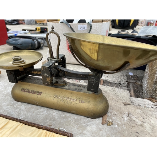 A PAIR OF VINTAGE AVERY BALANCE SCALES AND A CASED SET OF FLAT WARE