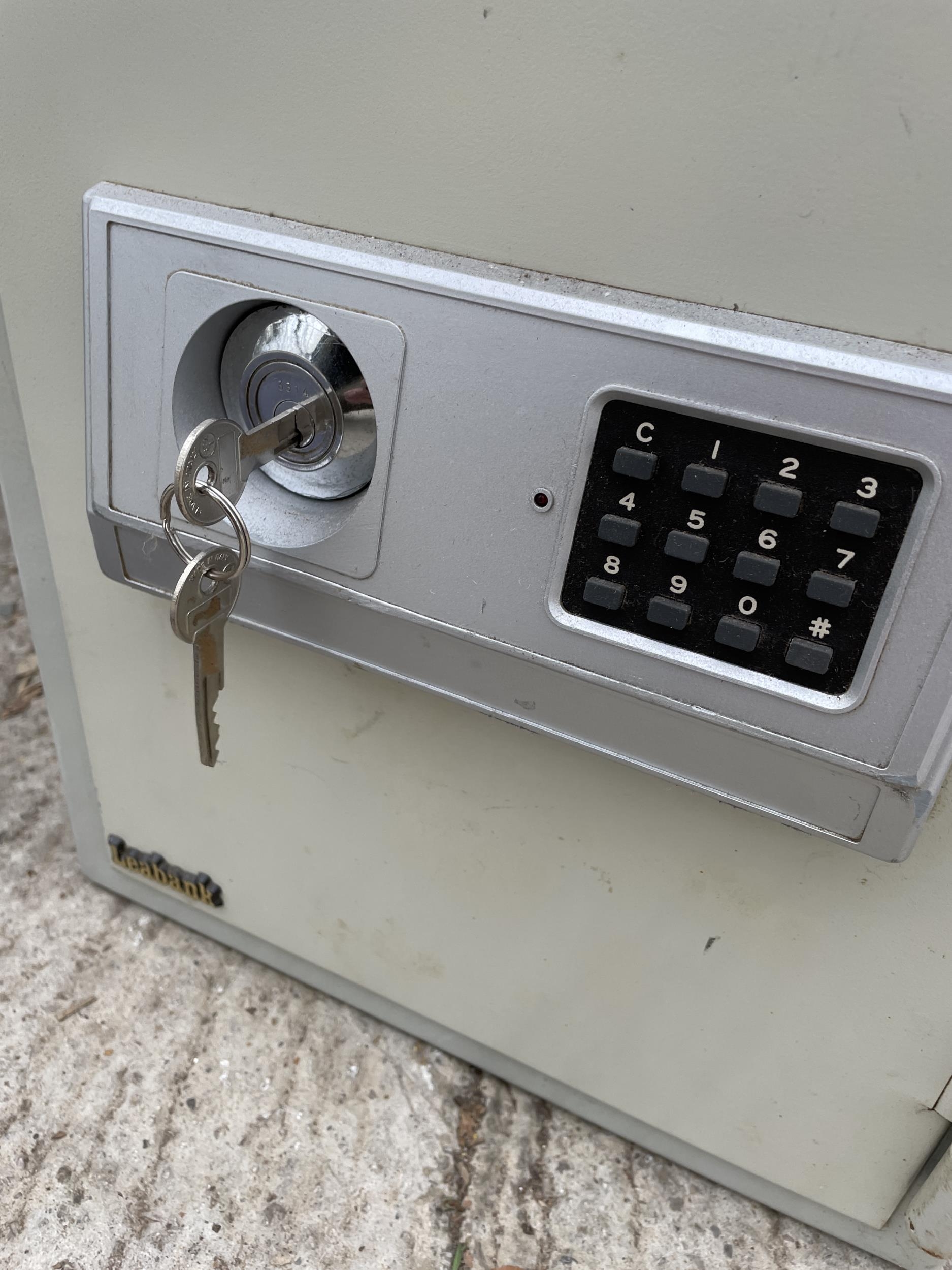 A LEABANK DIGITAL ROYAL SAFE