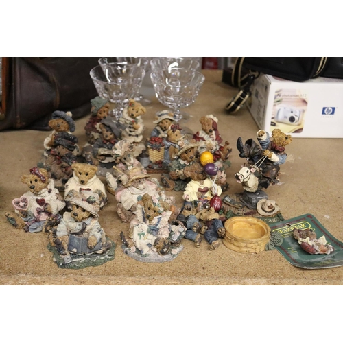 A LARGE QUANTITY OF RESIN BOYDS BEARS AND FRIENDS LIMITED EDITIONS
