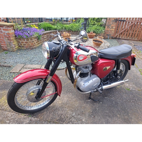 A 1964 BSA 500 TWIN MOTORCYCLE - ON A V5C, VENDOR STATES GOOD STARTER ...