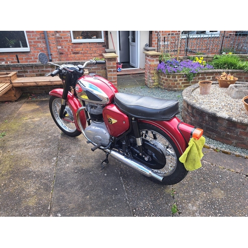 A 1964 BSA 500 TWIN MOTORCYCLE - ON A V5C, VENDOR STATES GOOD STARTER ...