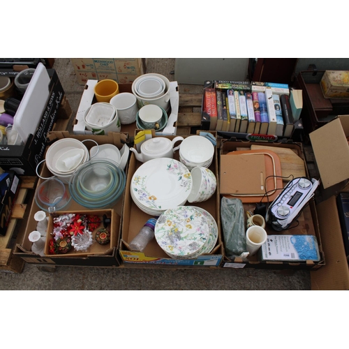AN ASSORTMENT OF VARIOUS HOUSEHOLD CLEARANCE ITEMS