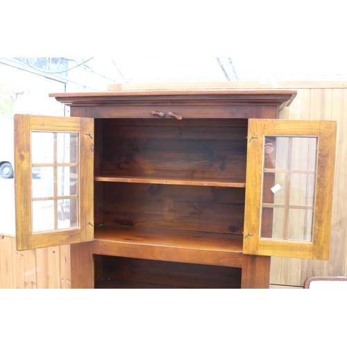 A HARDWOOD CUPBOARD WITH GLAZED UPPER PORTION, SINGLE DRAWER AND CUPBOARD TO BASE, 43" WIDE