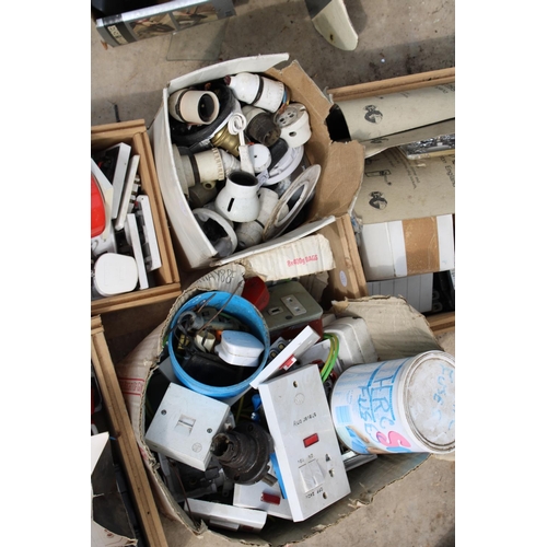 AN ASSORTMENT OF ELECTRICAL SUNDRIES TO INCLUDE LIGHT BULB HOLDERS ...