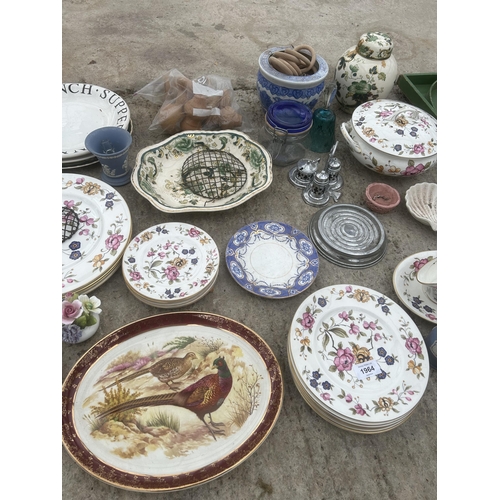 AN ASSORTMENT OF ITEMS TO INCLUDE CERAMICS, GLASS WARE AND METAL WARE ITEMS
