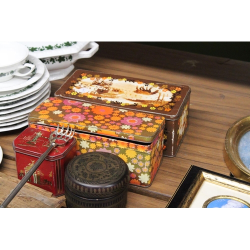 A MIXED LOT OF VINTAGE COLLECTABLE ITEMS TO INCLUDE, TINS, A SCOTTISH ...