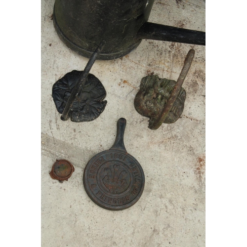 AN ASSORTMENT OF VINTAGE METAL ITEMS TO INCLUDE COAT HOOKS AND A ...