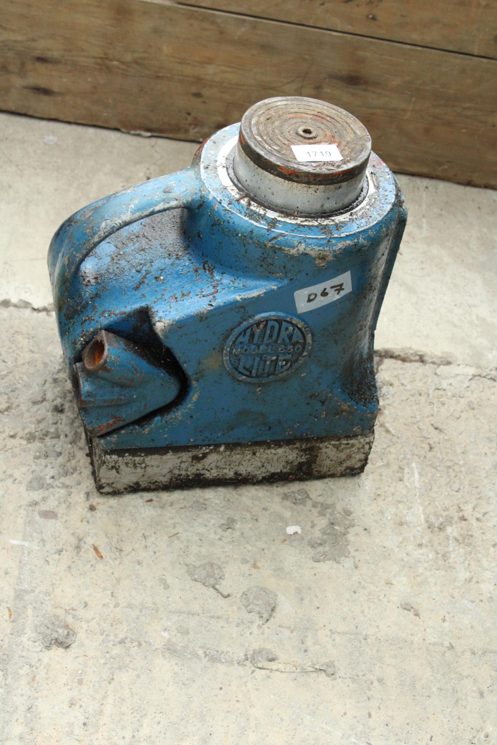 A TANGYE HYDRA LITE 50 TON BOTTLE JACK