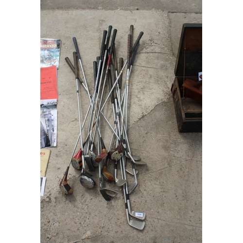 AN ASSORTMENT OF RETRO GOLF CLUBS TO INCLUDE PING ETC