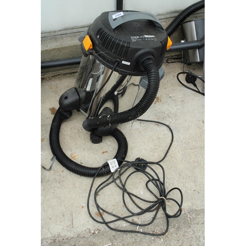 A TITAN WET/DRY VACUUM CLEANER