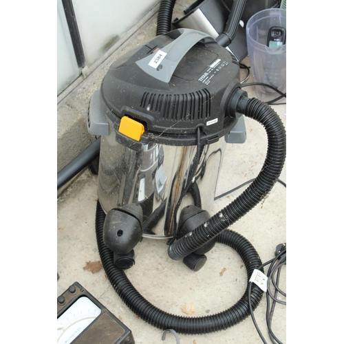A TITAN WET/DRY VACUUM CLEANER