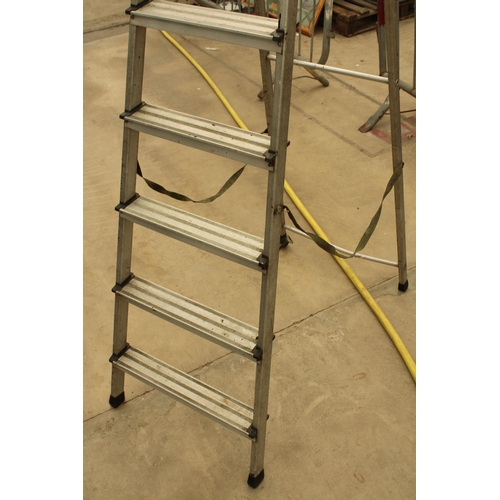 A SEVEN RUNG ALUMINIUM STEP LADDER