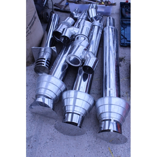 AN ASSORTMENT OF STAINLESS STEEL FLU PIPES AND FITTINGS