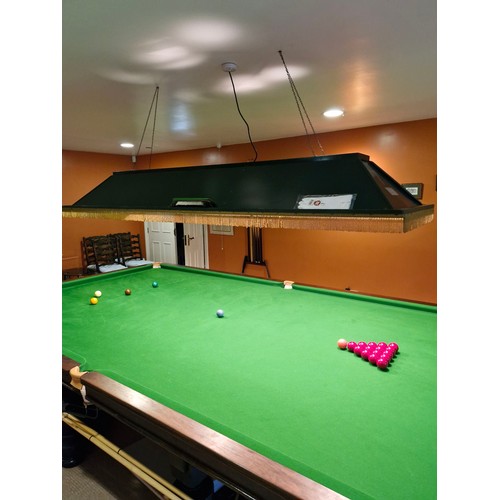 A FULL SIZE SNOOKER TABLE WITH CUES, SCOREBORD, RULE AND LIGHTS ETC ...