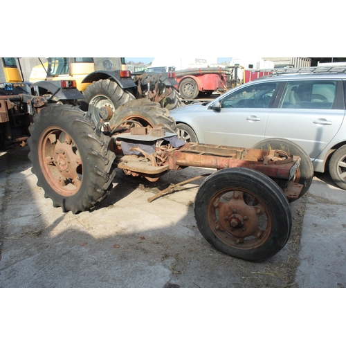 A DAVID BROWN CROPMASTER TRACTOR, BELIEVED TO BE COMPLETE BUT IN BITS ...