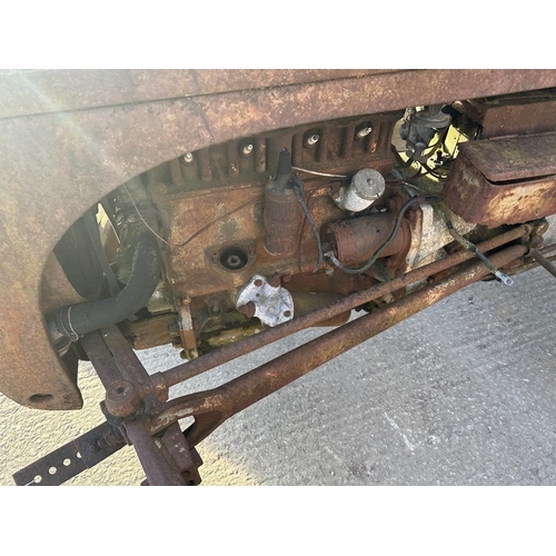 A FERGUSON TRACTOR - BARN FIND/PROJECT - REBUILD NO VAT