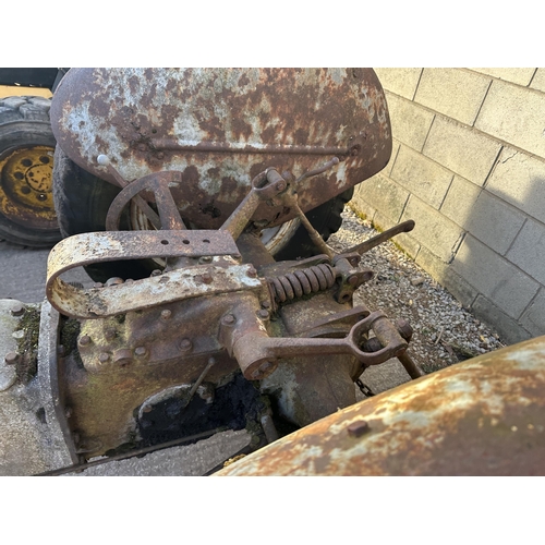 A FERGUSON TRACTOR - BARN FIND/PROJECT - REBUILD NO VAT