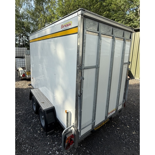A BATESON 3.5 TON BOX TRAILER 10' X 6'6" X 6' WITH LOADING RAMP DOOR ...