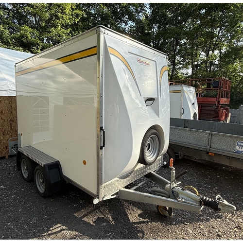 A BATESON 3.5 TON BOX TRAILER 10' X 6'6" X 6' WITH LOADING RAMP DOOR ...