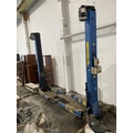 A LARGE BLUE INDUSTRIAL 5 TONNE SWL CAR LIFT