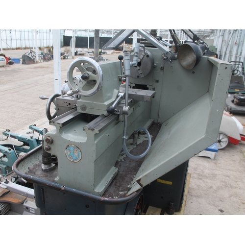 A COLCHESTER STUDENT ENGINEERING LATHE 3 PHASE 400/440V NO VAT