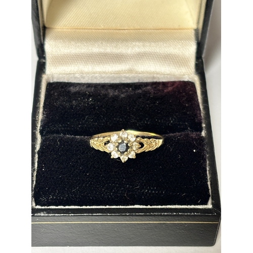 A 9 CARAT GOLD AND SAPPHIRE RING IN A PRESENTATION BOX