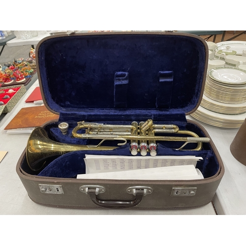 A VINTAGE LARK TRUMPET IN A FITTED CASE