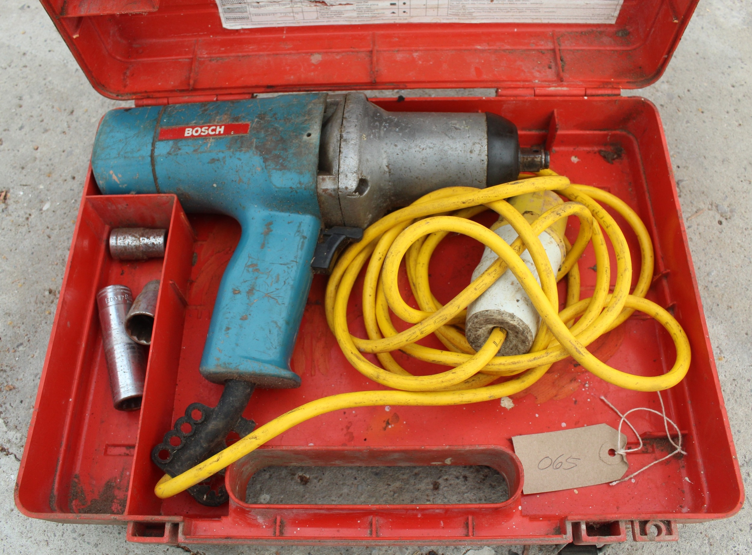 AN IMPACT GUN 110 V + VAT