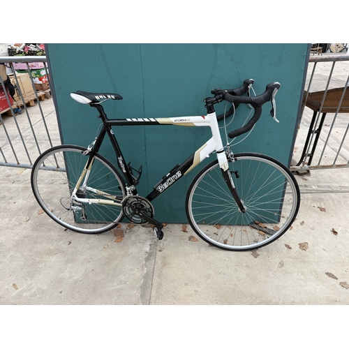 A BEONE STORM 2.0 ROAD RACING BIKE WITH 61CM ALLOY FRAME, 27 SPEED ...