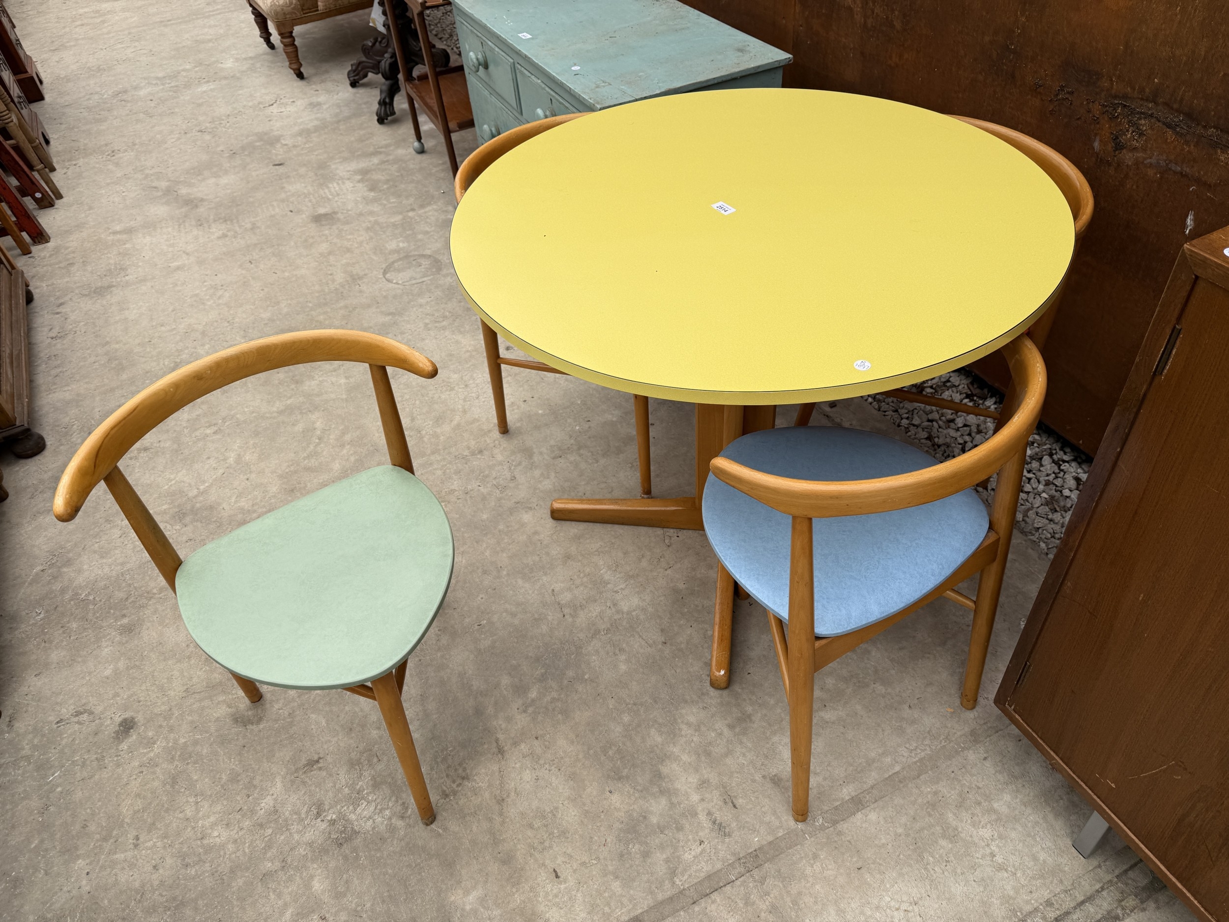 A MID 20TH CENTURY FORMICA TOP KITCHEN TABLE, 36