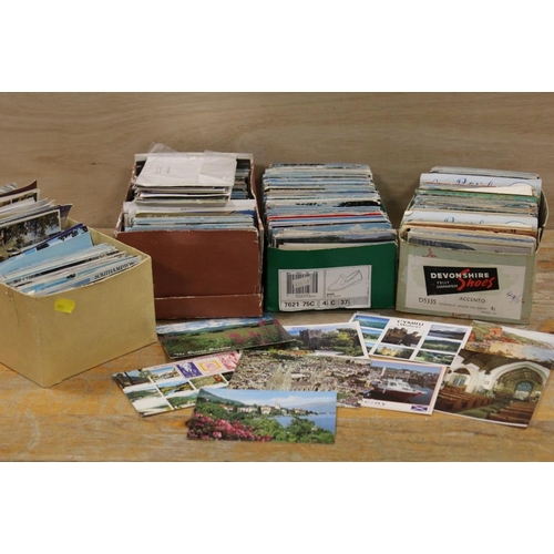 A LARGE COLLECTION OF VINTAGE POSTCARDS