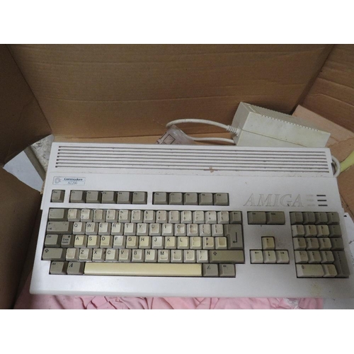 A VINTAGE COMMODORE 1200 AMIGA COMPUTER SYSTEM IN ORIGINAL BOX (UNCHECKED)