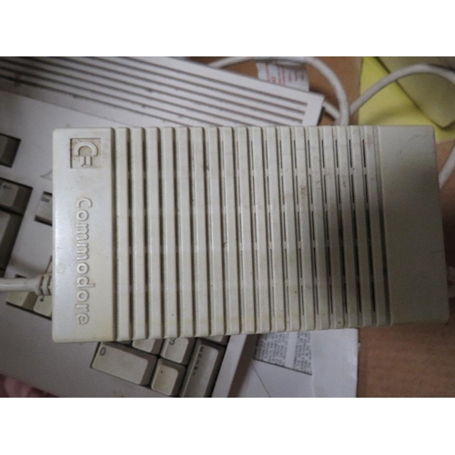 A VINTAGE COMMODORE 1200 AMIGA COMPUTER SYSTEM IN ORIGINAL BOX (UNCHECKED)