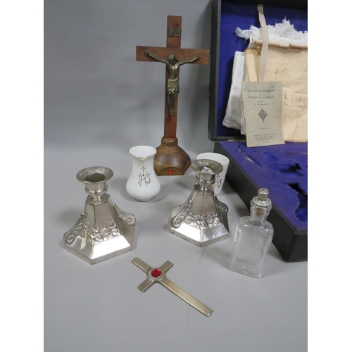 An early 20th century priests last rites / sacraments prayer set in case